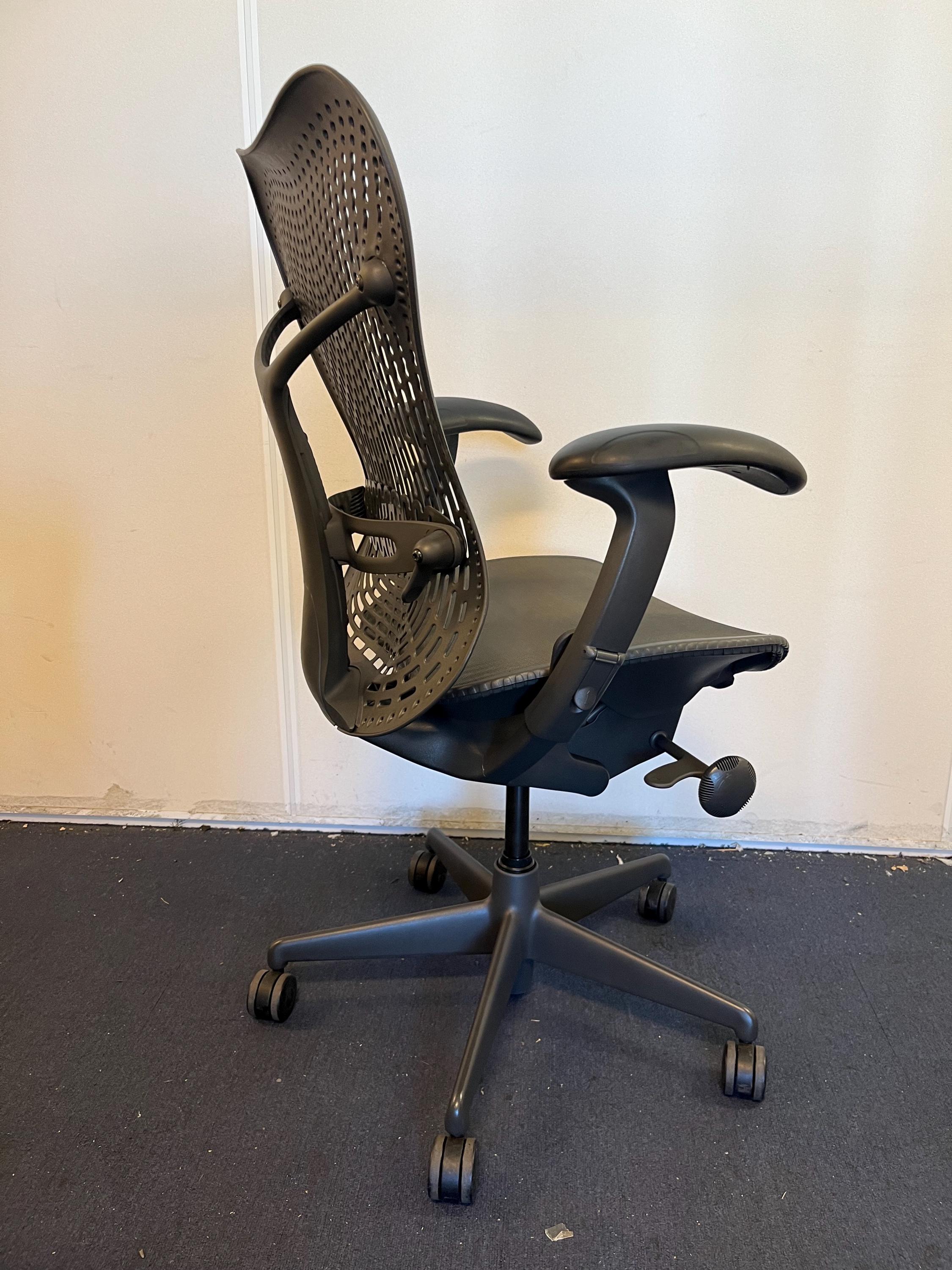 Refurbished Herman Miller Mirra Graphite - Refurbished - Graphite ...