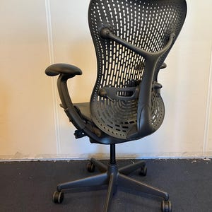 Refurbished Herman Miller Mirra Graphite - Refurbished - Graphite ...