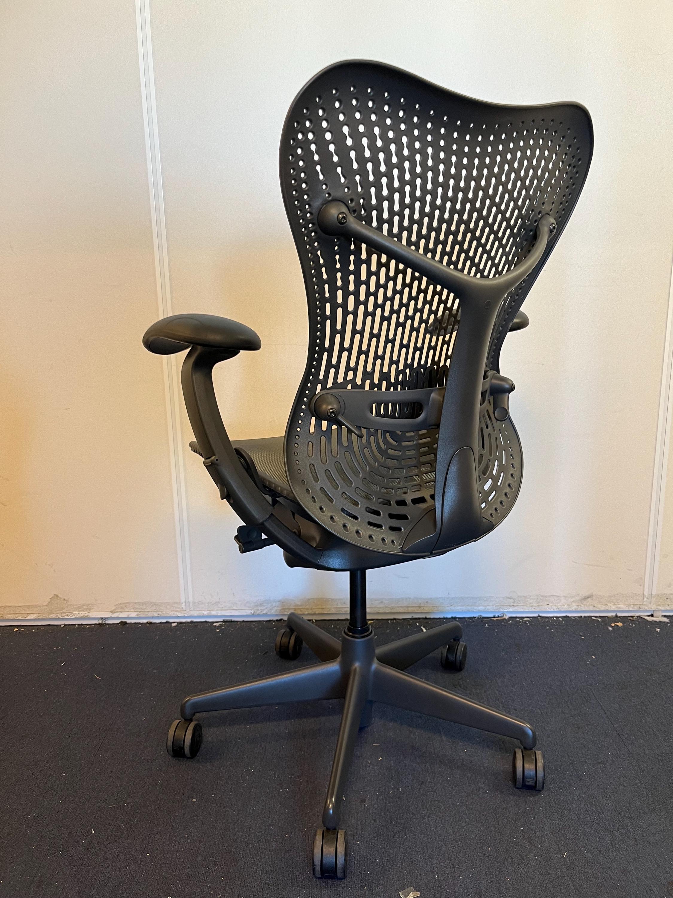 Refurbished Herman Miller Mirra Graphite - Refurbished - Graphite ...