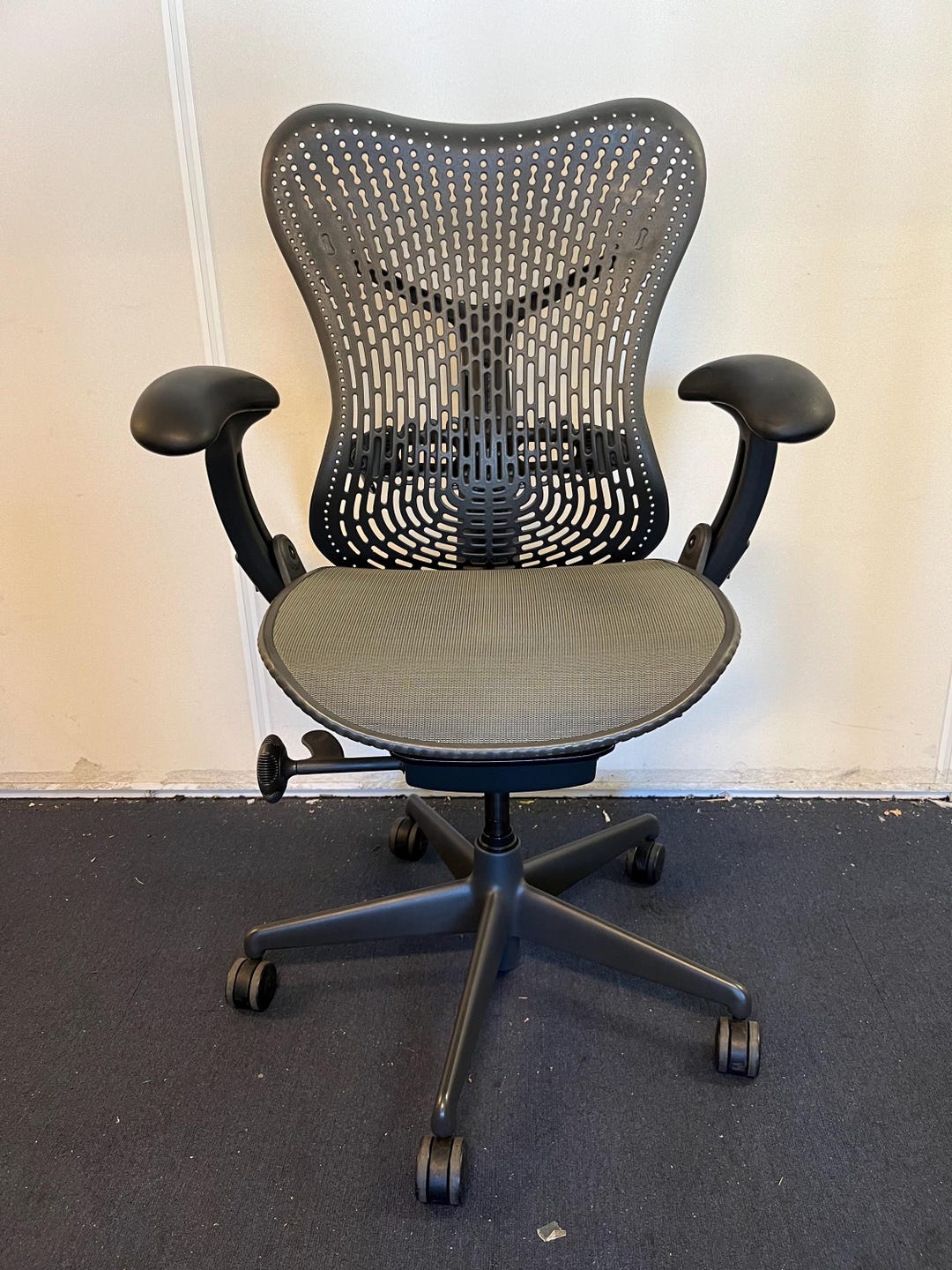 Refurbished Herman Miller Mirra Graphite - Refurbished - Graphite ...