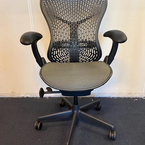 Refurbished Herman Miller Mirra Graphite - Refurbished - Graphite ...