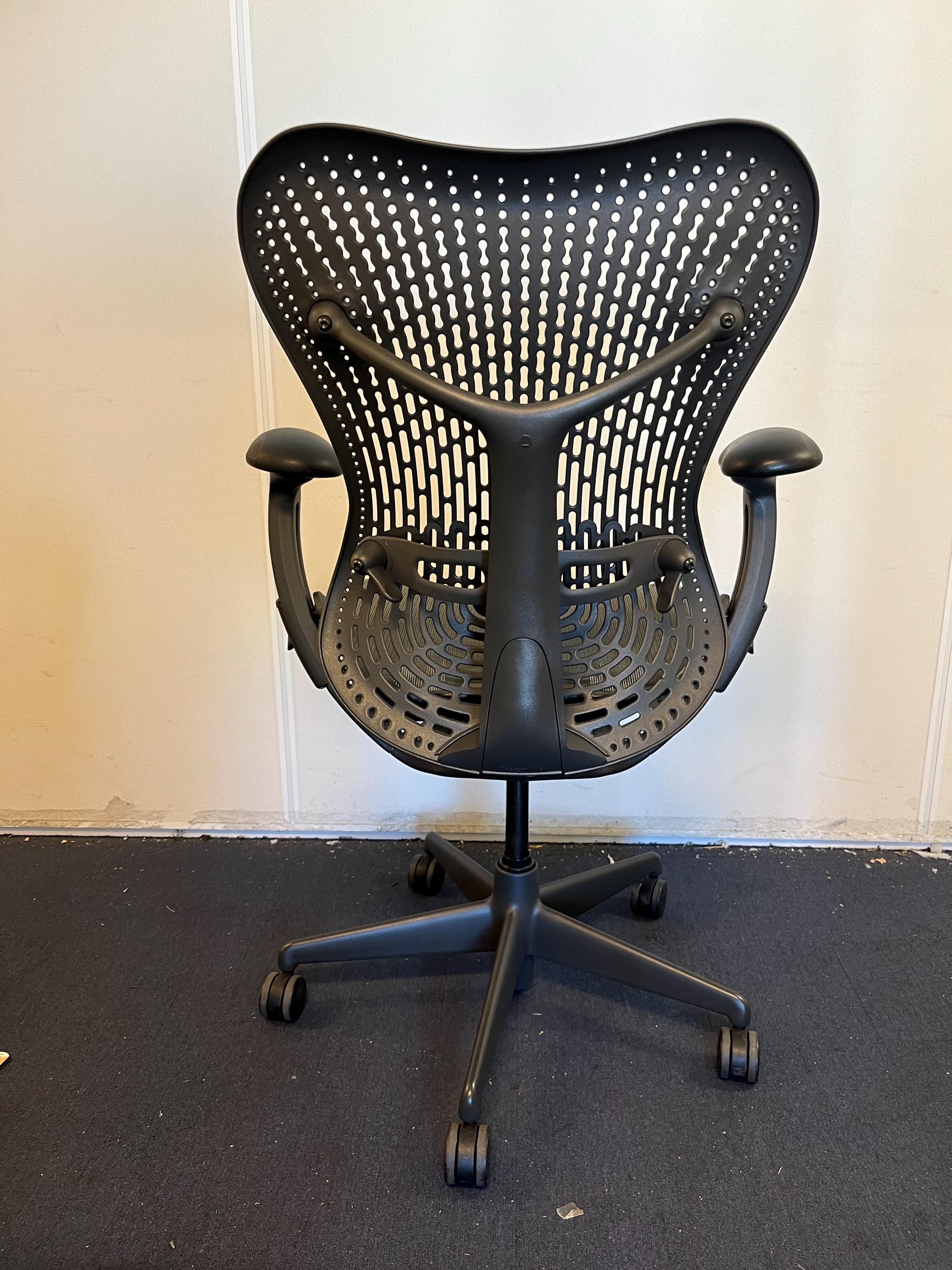 Refurbished Herman Miller Mirra Graphite - Refurbished - Graphite ...