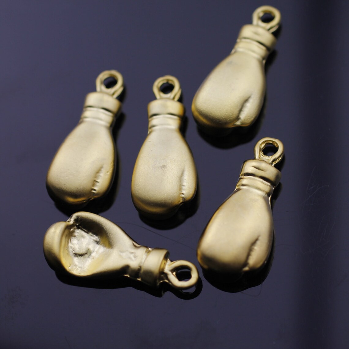 5 Boxing Glove Charms, Box Gloves Pandant, Matte Gold Jewelry Charms ...