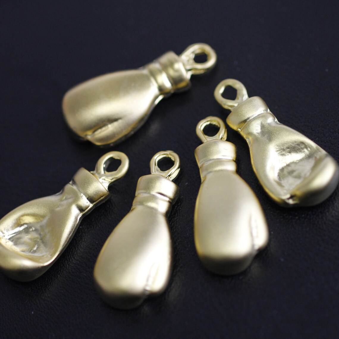 5 Boxing Glove Charms, Box Gloves Pandant, Matte Gold Jewelry Charms ...