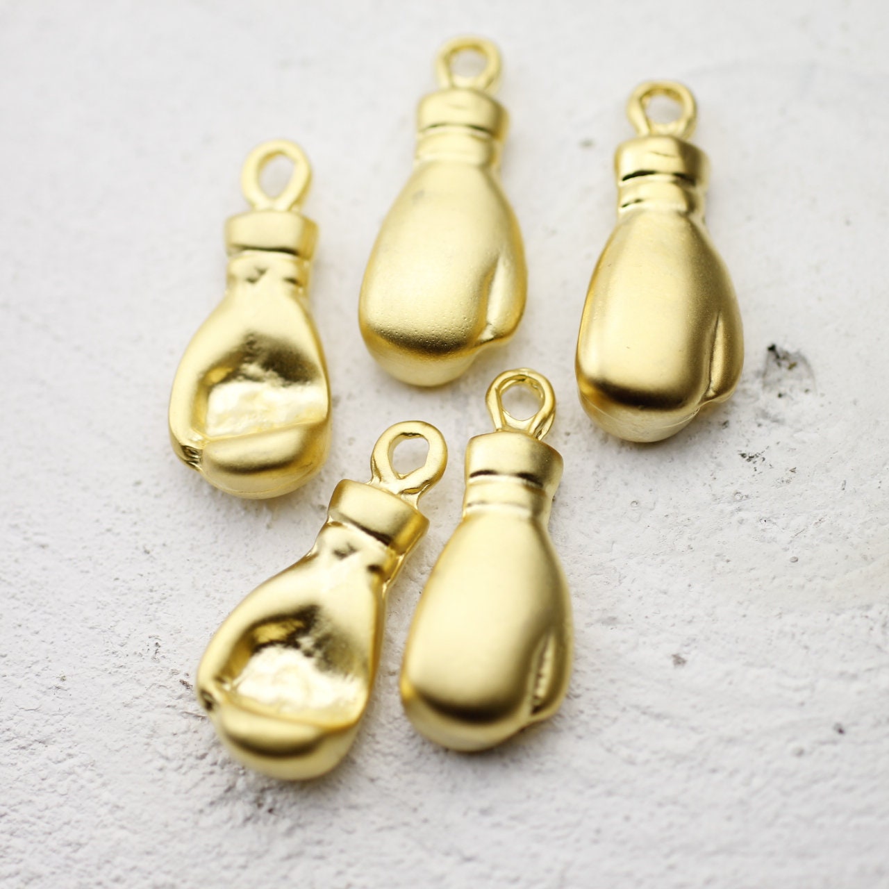 5 Boxing Glove Charms, Box Gloves Pandant, Matte Gold Jewelry Charms ...