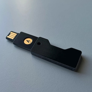 Yubikey 5 NFC / 5C Cover – Flip-out Holder for Protection | 3D Printed ...