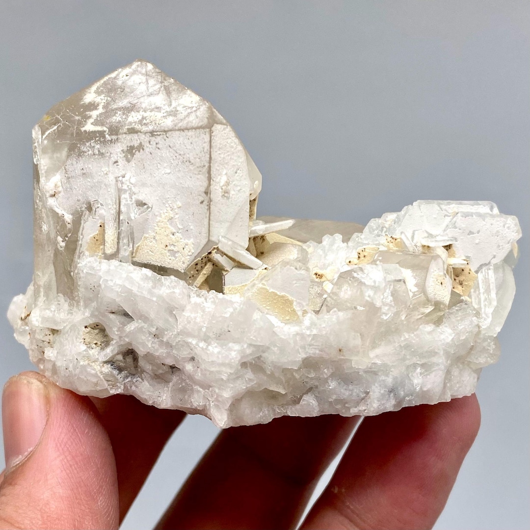 Cristal de cuarzo turmalina negra / piedra de albita, Pakistán (134 ...