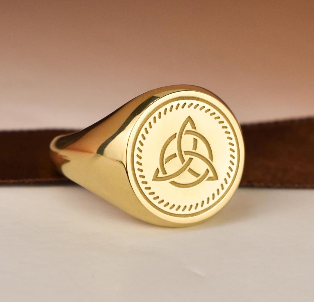 14K Solid Gold Triquetra Signet Ring, Celtic Knot Ring for Men & Women ...