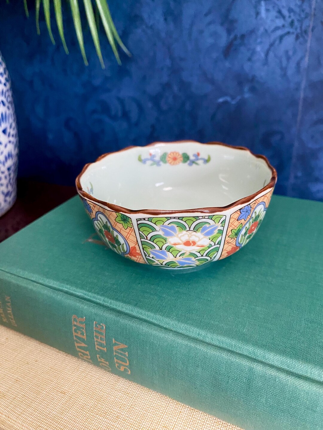 Arita Ware Nabeshima Crest Pattern Imari Porcelain Medium Bowl by Nishi ...