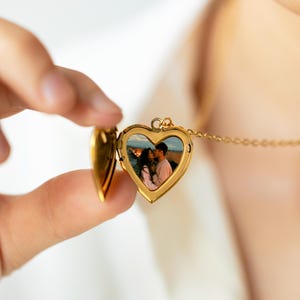 Handmade Birth Flower Necklace With Photo, Photo Heart Pendant, Pressed ...