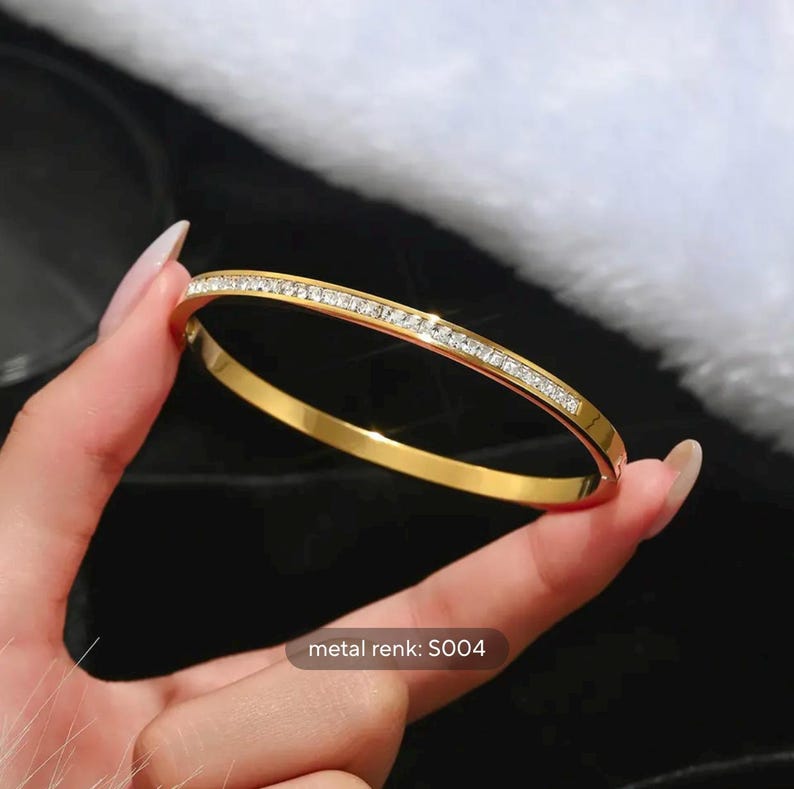 This Luxurious Bracelet Set is a Must-have for Jewelry Lovers. Order ...