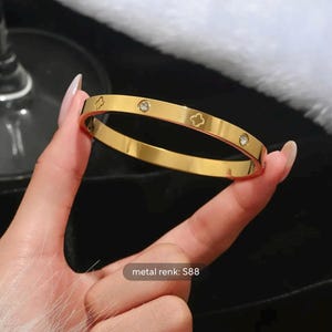 This Luxurious Bracelet Set is a Must-have for Jewelry Lovers. Order ...