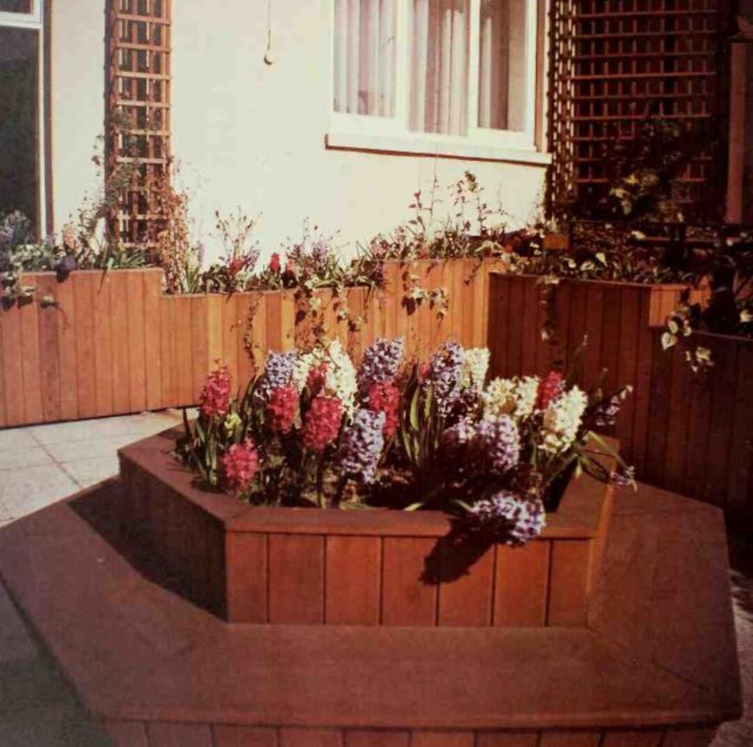 DIY Hexagonal Garden Seat Planter Tree Bench Plans Hexagon Box ...