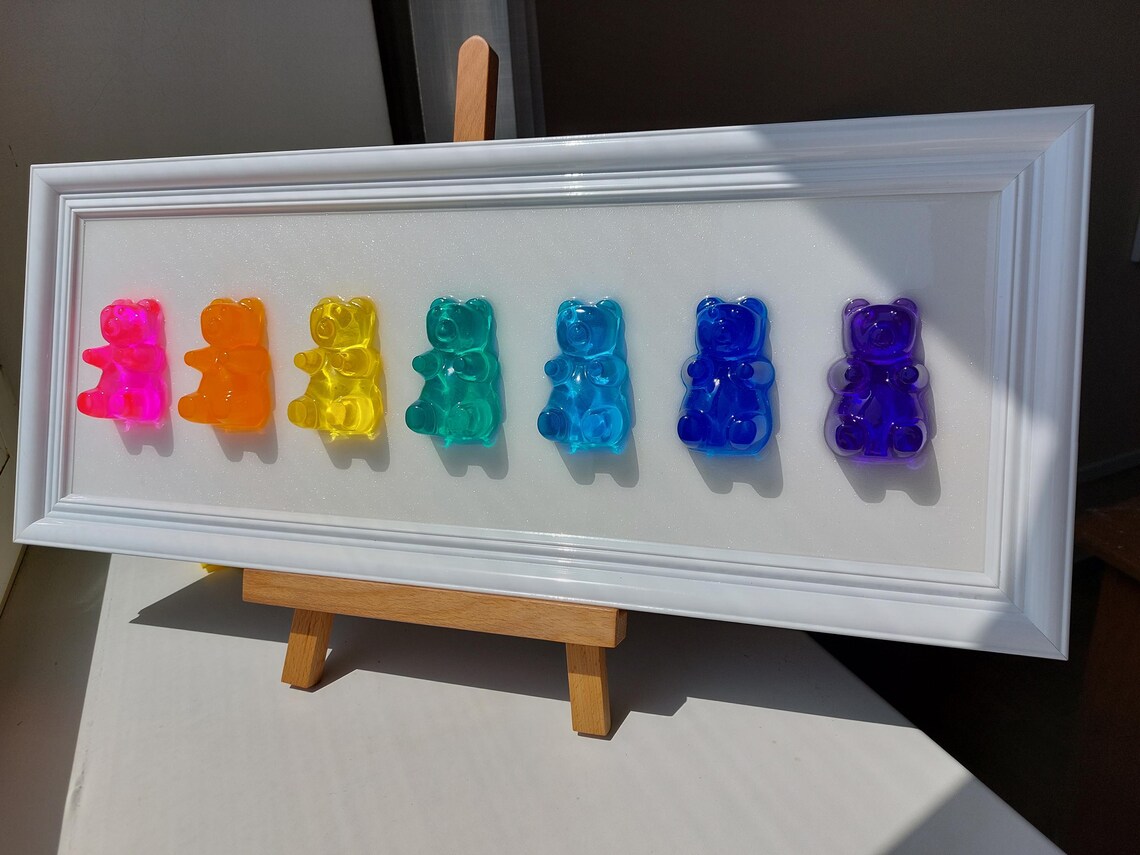 Pop Art 3D Rainbow Gummy Bears – Modern Wall Art in Stylish White Frame ...