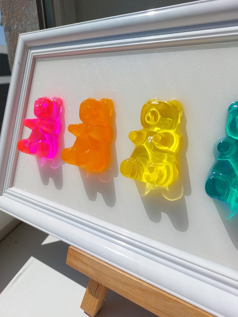 Pop Art 3D Rainbow Gummy Bears – Modern Wall Art in Stylish White Frame ...