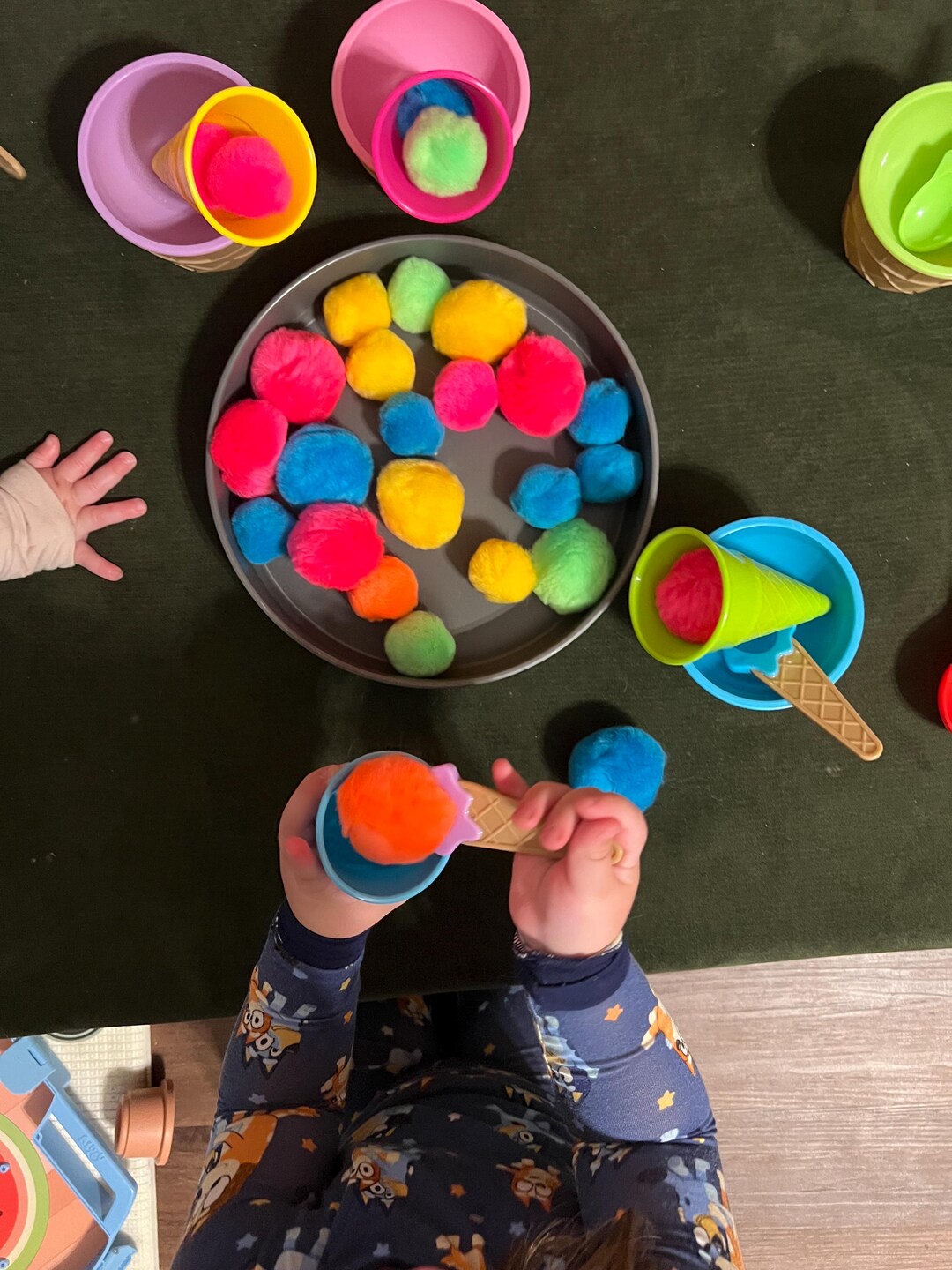 Play Pretend Ice Cream Cones, Scoops, and Bowls, Learning Colors With ...
