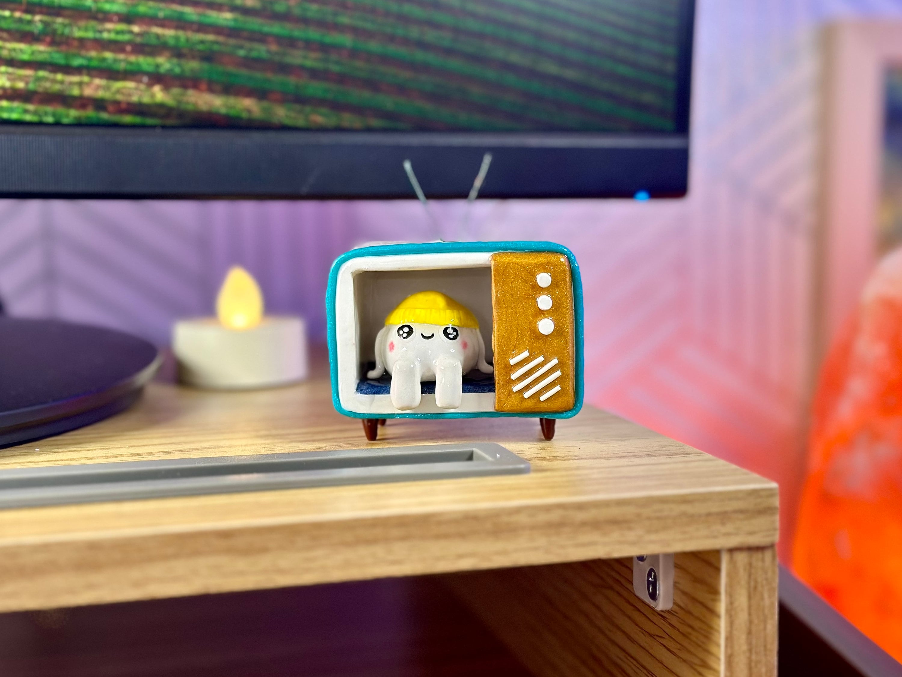 Retro TV Display Box Desk Figurine Polymer Clay Resin Desk Buddy Desk ...