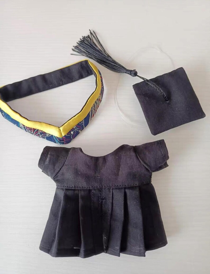 Labubu Graduation Outfit – Handmade Cap & Gown Unique Graduation Gift ...