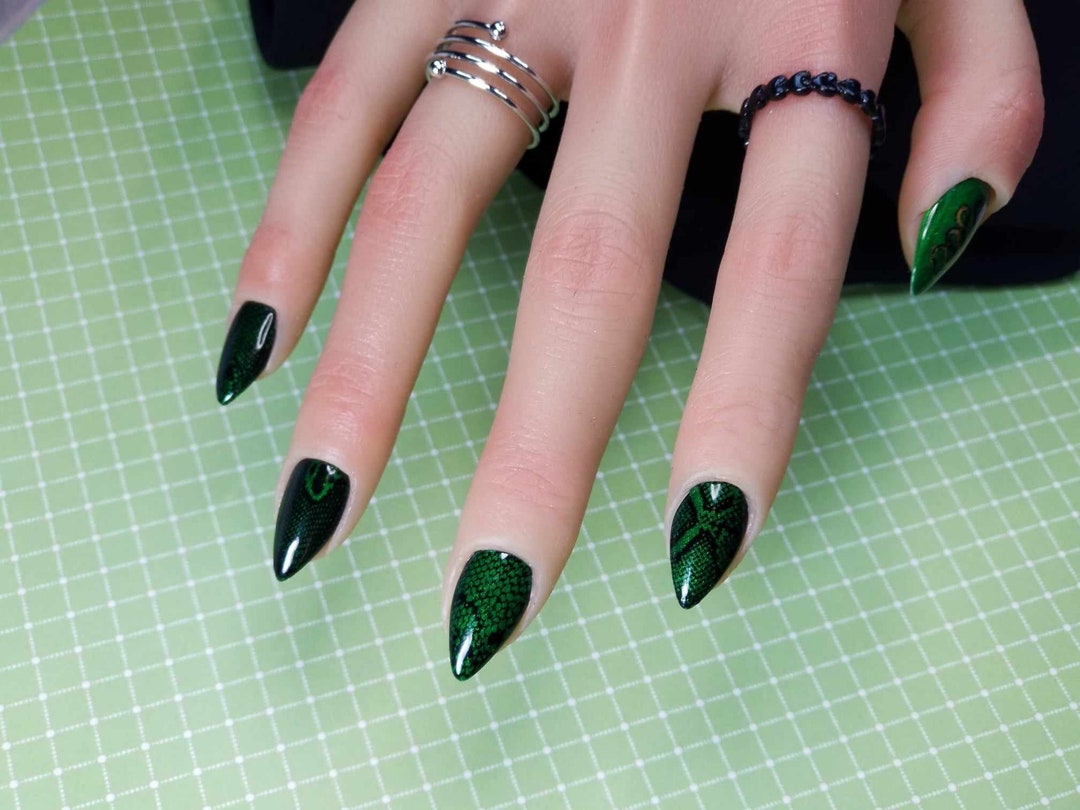 Holo Snake on Rose Snake Skin on Artificial Press on Nails Med Almond ...