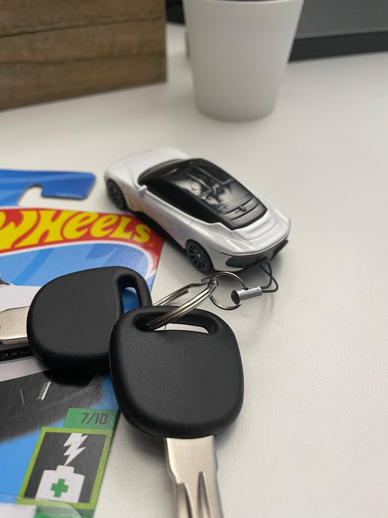 Key Chain With Rings- 1/64 Hot Wheels Delorean Alpha (HTB84-N7C5) - Etsy