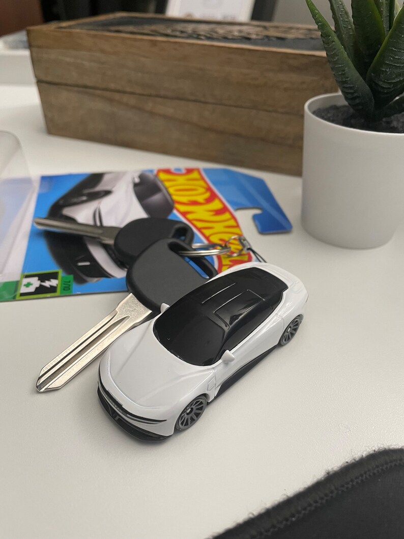 Key Chain With Rings- 1/64 Hot Wheels Delorean Alpha (HTB84-N7C5) - Etsy