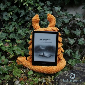 Crochet Pattern: Feathertail Kindle Stand / Holder - Etsy