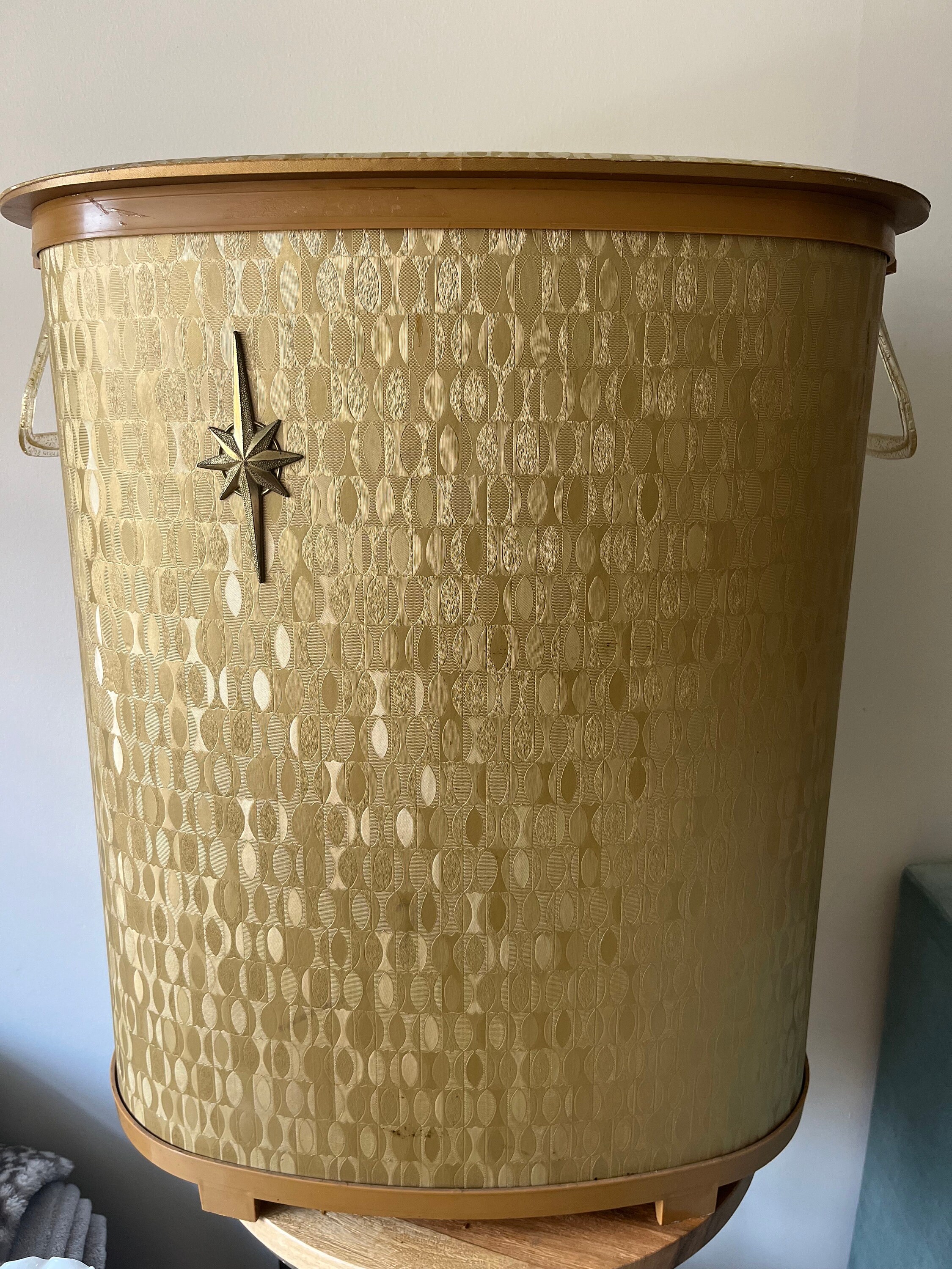 Gorgeous Detecto New York Gold Atomic Starburst Laundry Hamper ...