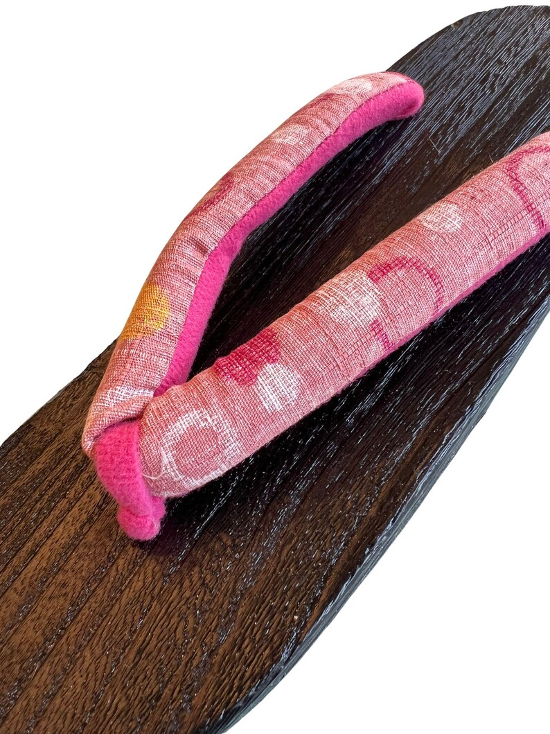 Japanese Women's Wooden Geta Sandals, Size M, Traditional Pink With a ...