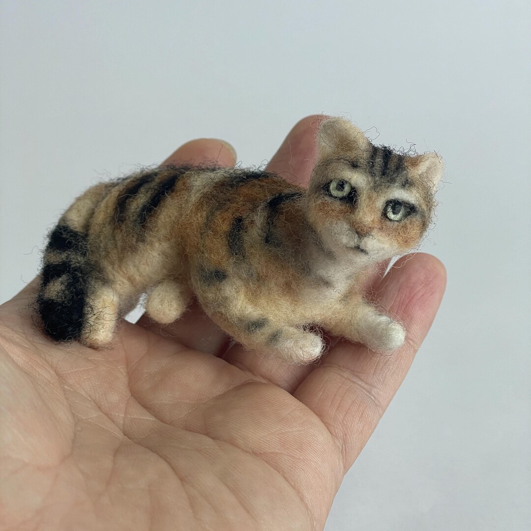 Mini Needle Felted Cat Sculpture, Custom Wool Felting Cat Figurine,1:12 ...