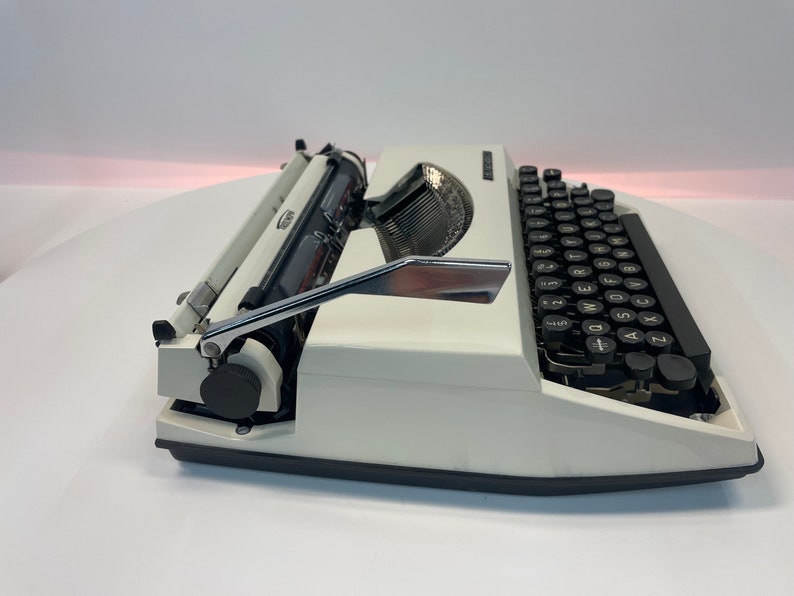 1970s Triumph Tippa, Retro Functional White Portable Typewriter, 70s ...