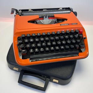 Vintage Vendex 500T QWERTY Typewriter, Functional Student Typing ...