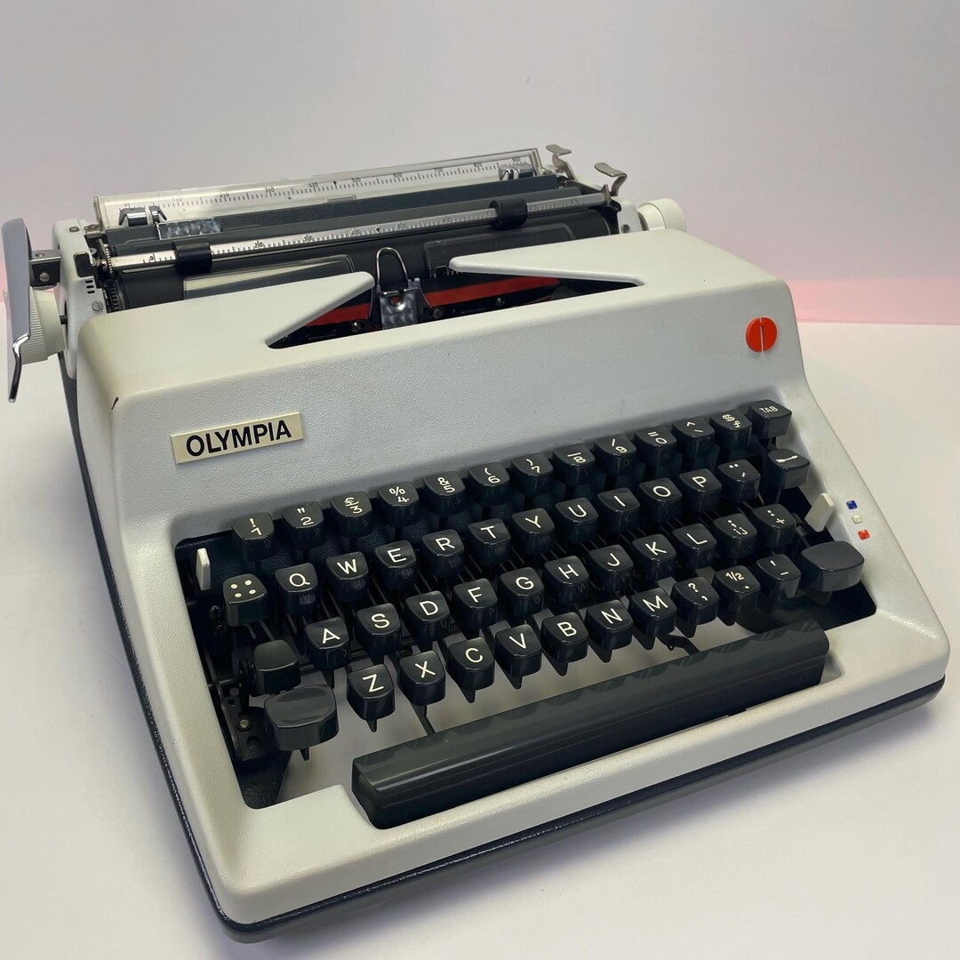 1974 Olympia SM9 Typewriter With Original Case in Classic White ...