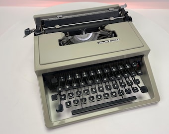 1974 Olympia SM9 Typewriter With Original Case in Classic White ...
