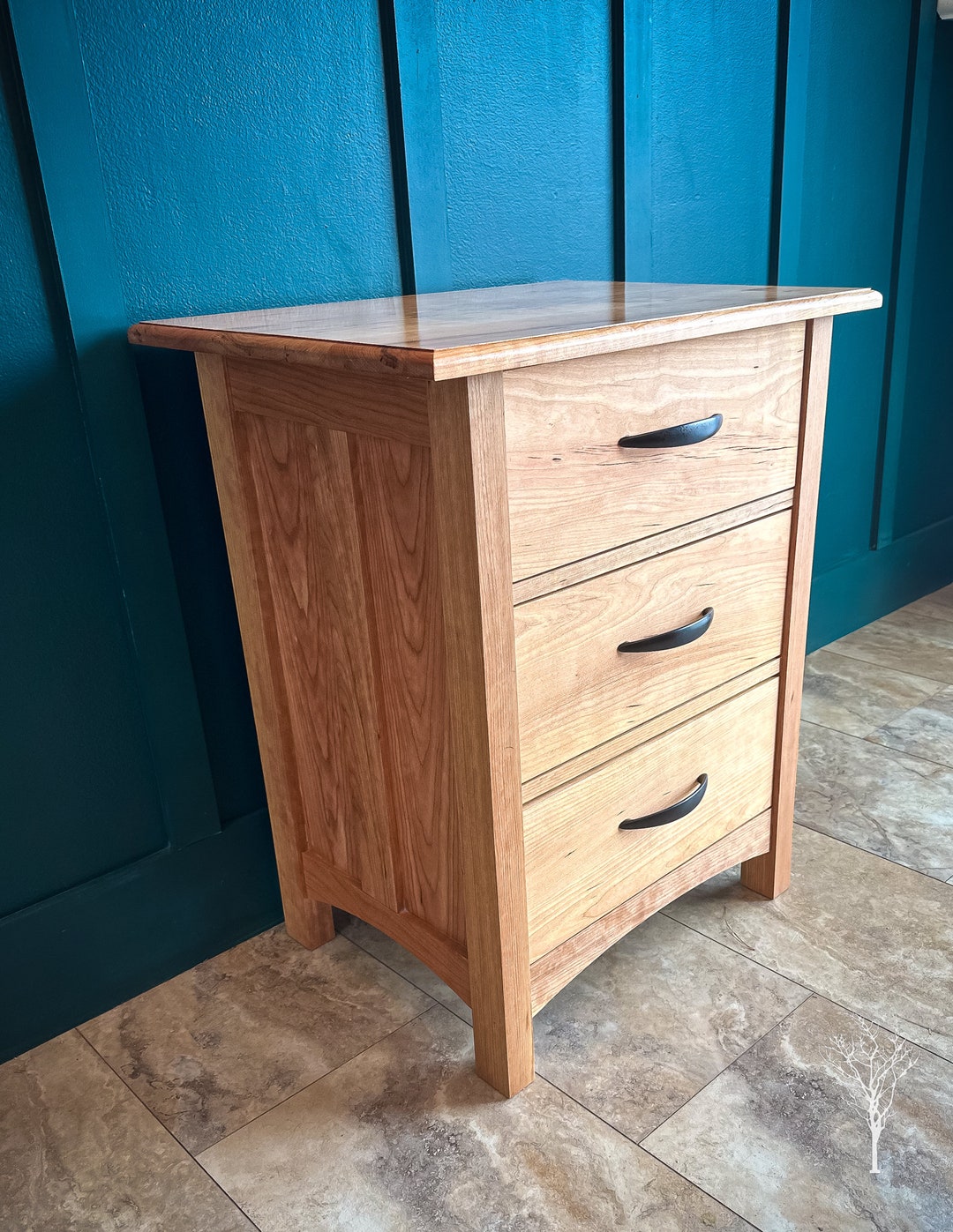 Shaker Nightstand Handcrafted 3-drawer Wooden Bedside Table, Elegant ...