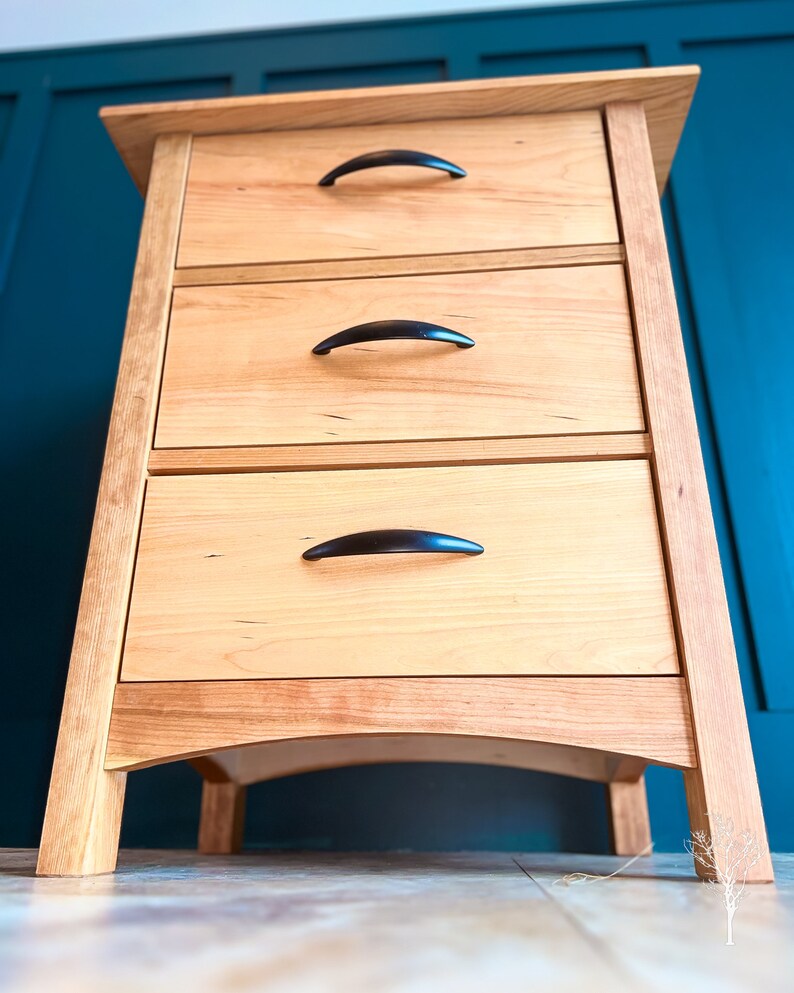 Shaker Nightstand Handcrafted 3-drawer Wooden Bedside Table, Elegant ...