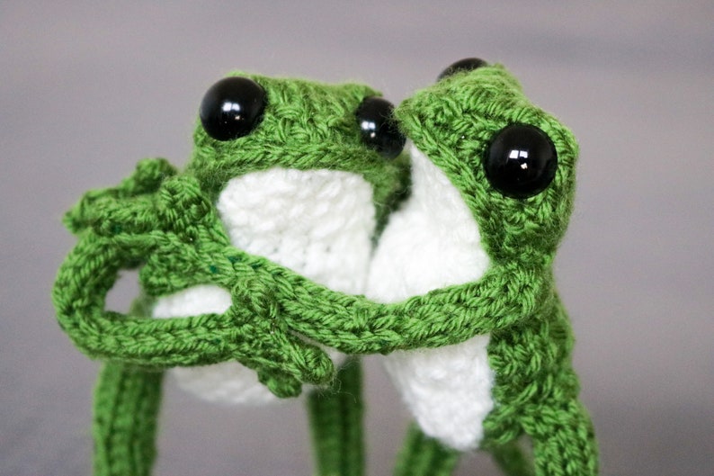 Handmade Green Knitted Frog, Can Be Customized by Request - Etsy