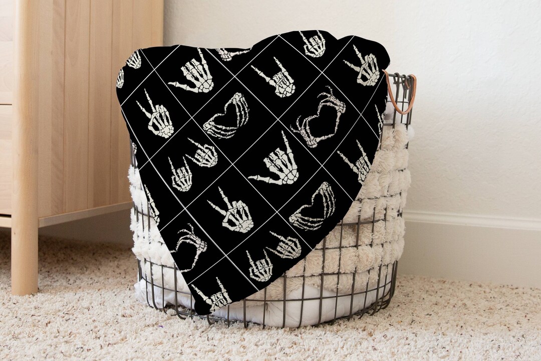 Skeleton Blanket, Halloween Cozy Throw Blanket, Skeleton Hand Fall ...