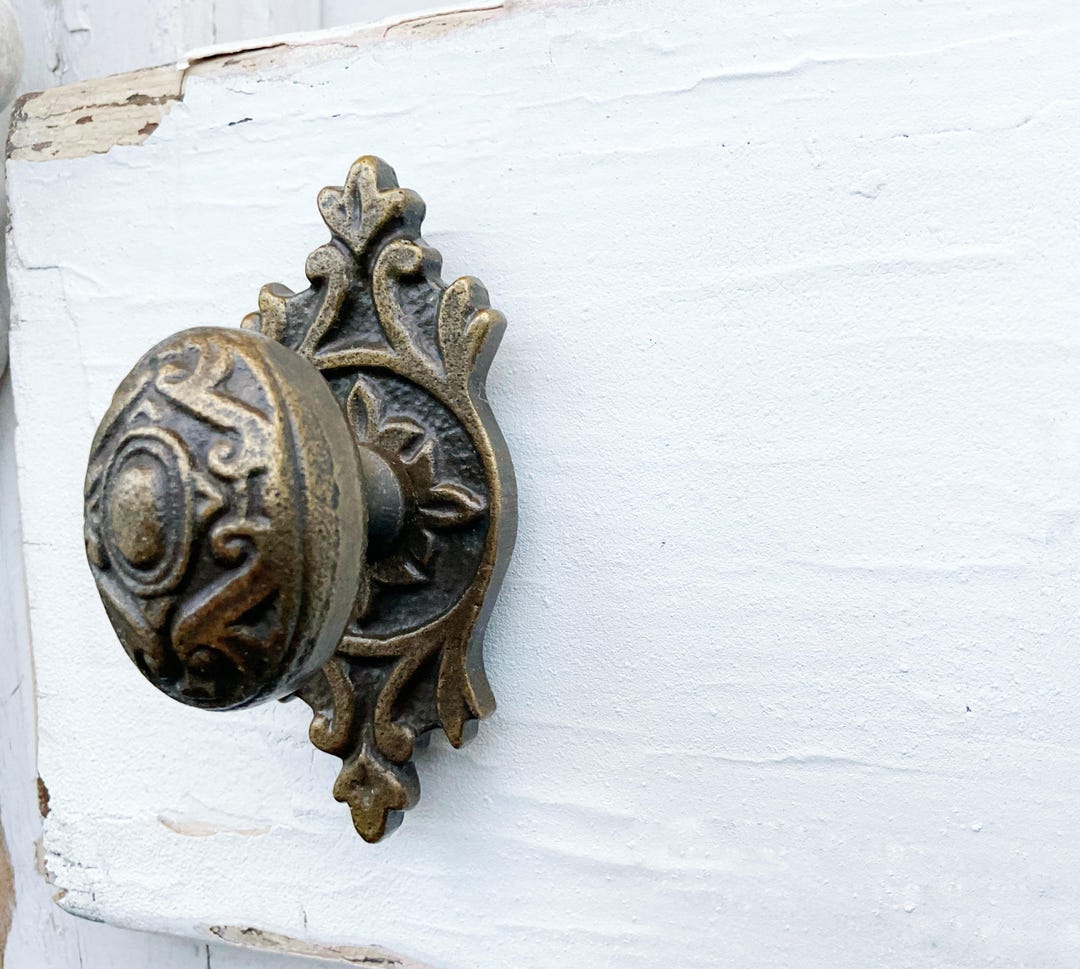 Antique Brass Oval Knob , Pull Backplate Antique Furniture Knob Embossed Metal Inscribed ...