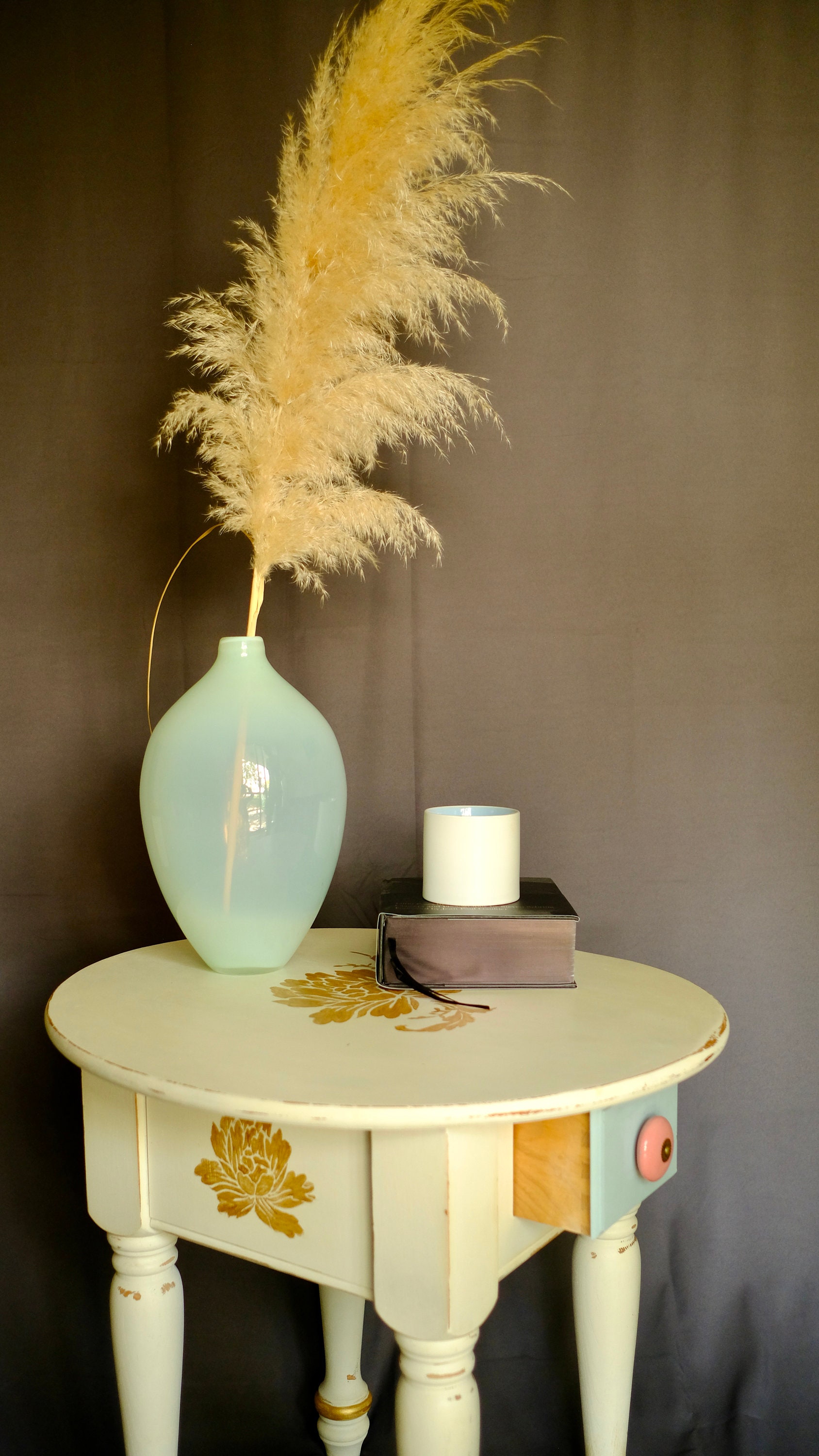 Vintage-inspired White Table With Floral Details and Drawer - Charming ...