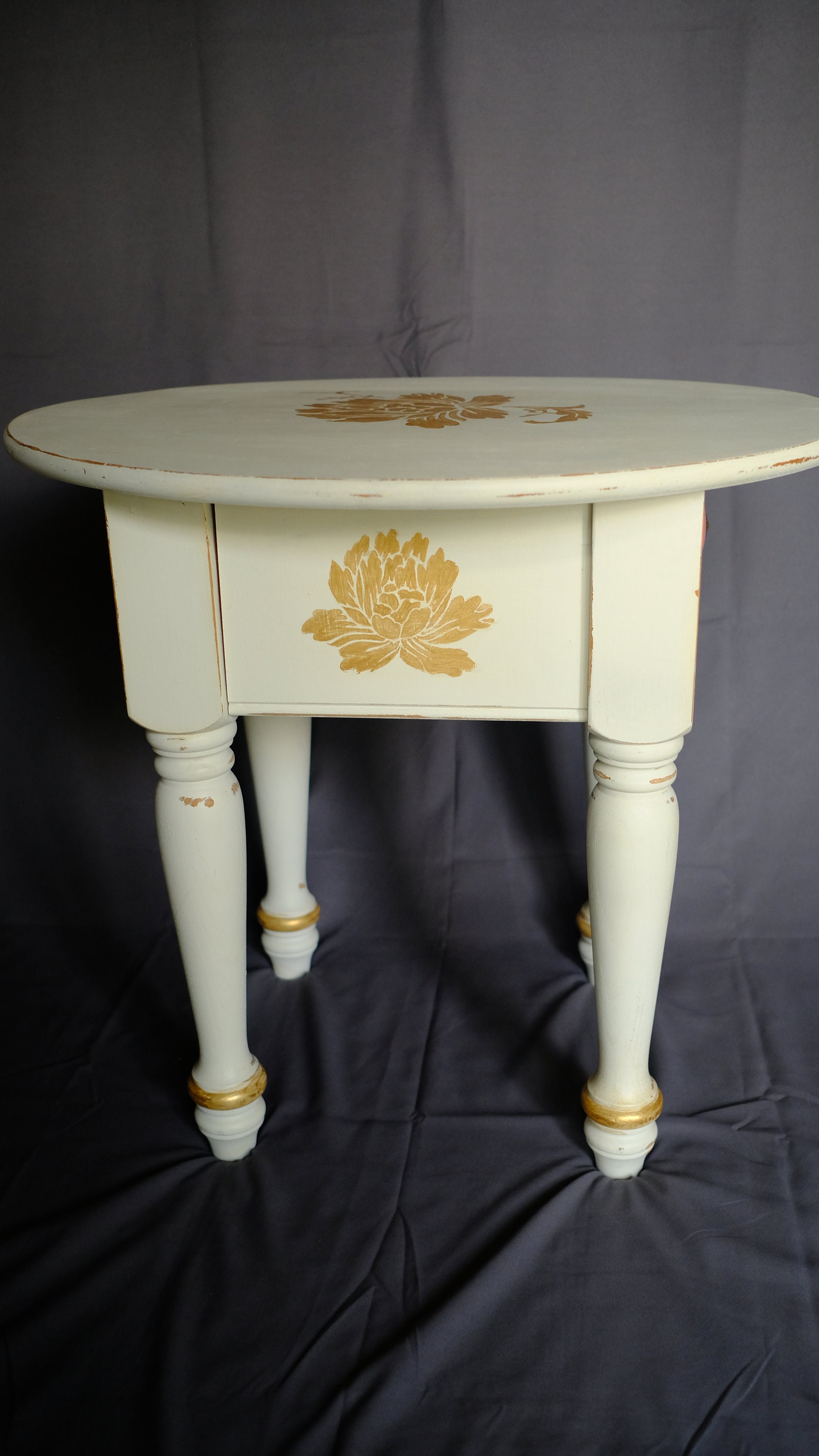 Vintage-inspired White Table With Floral Details and Drawer - Charming ...