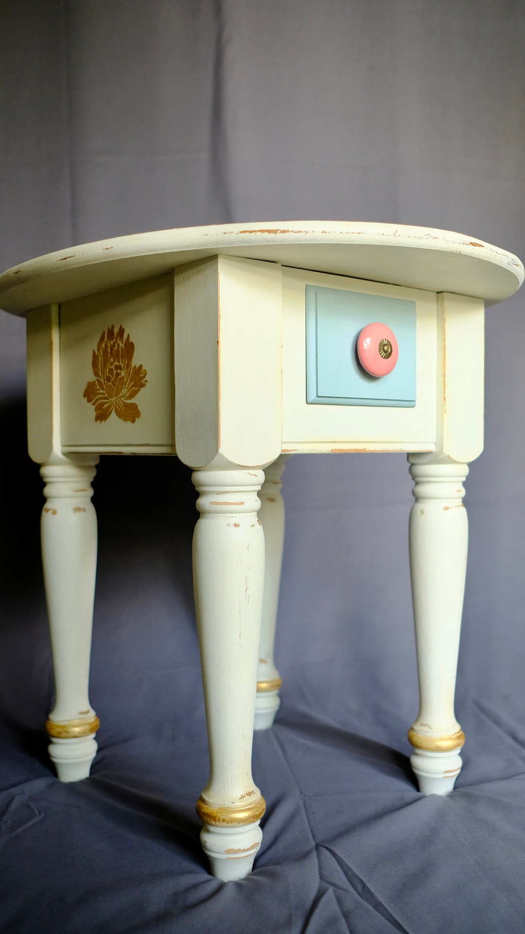 Vintage-inspired White Table With Floral Details and Drawer - Charming ...