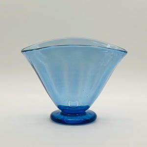 Blenko #3752 - Pre-designer - Sky Blue Seeded Glass Fan Vase - Etsy