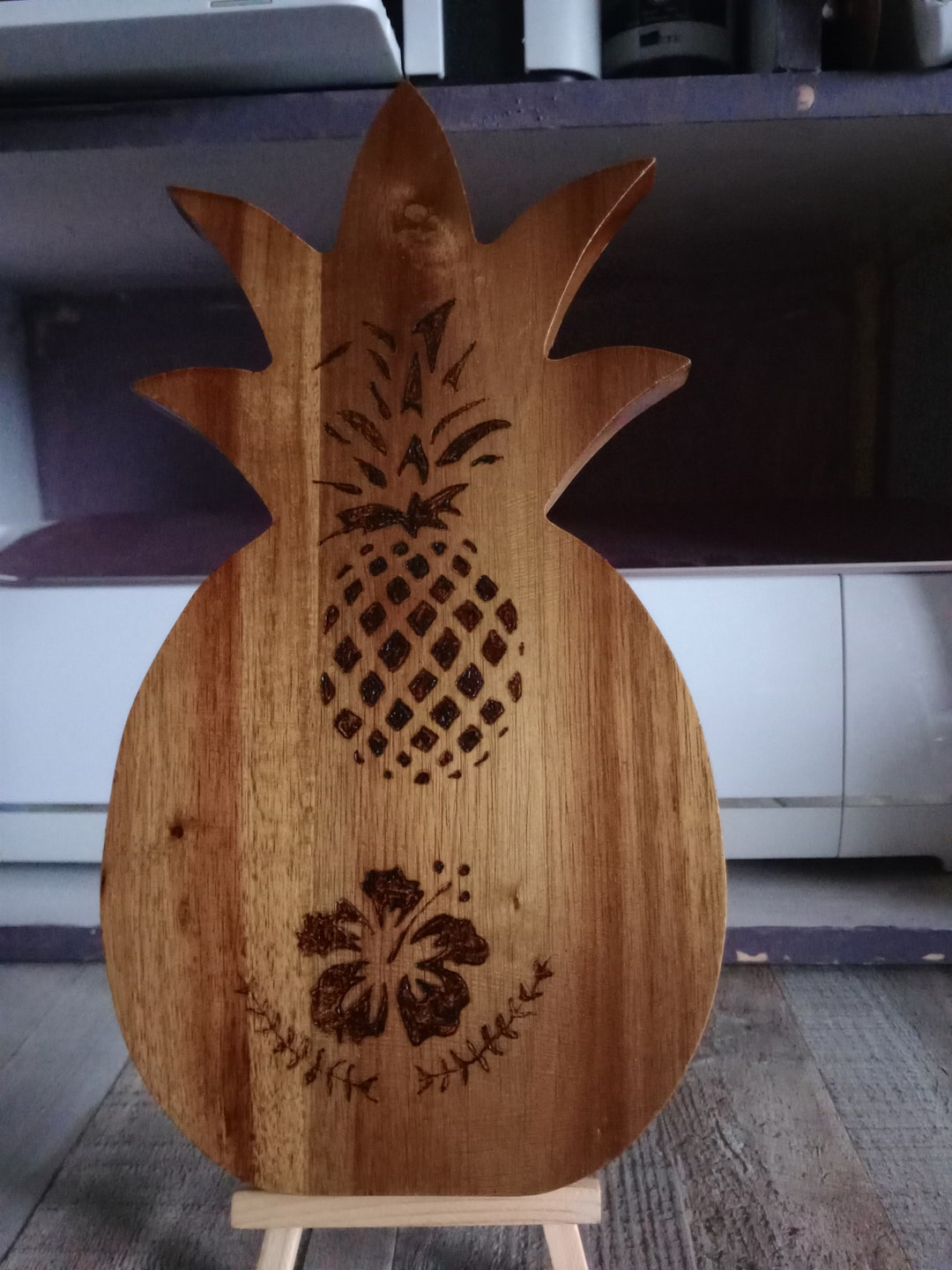 Quirky Pineapple Wooden Pyrography Hand Decorated Chopping/serving ...