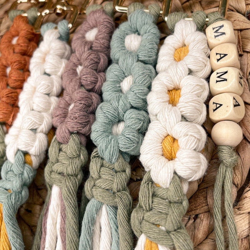 Daisy Keychain - Etsy