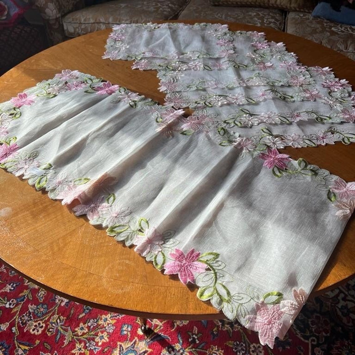 Hand-embroidered Table Mats Set of 6 With Pink Daisies and Matching ...