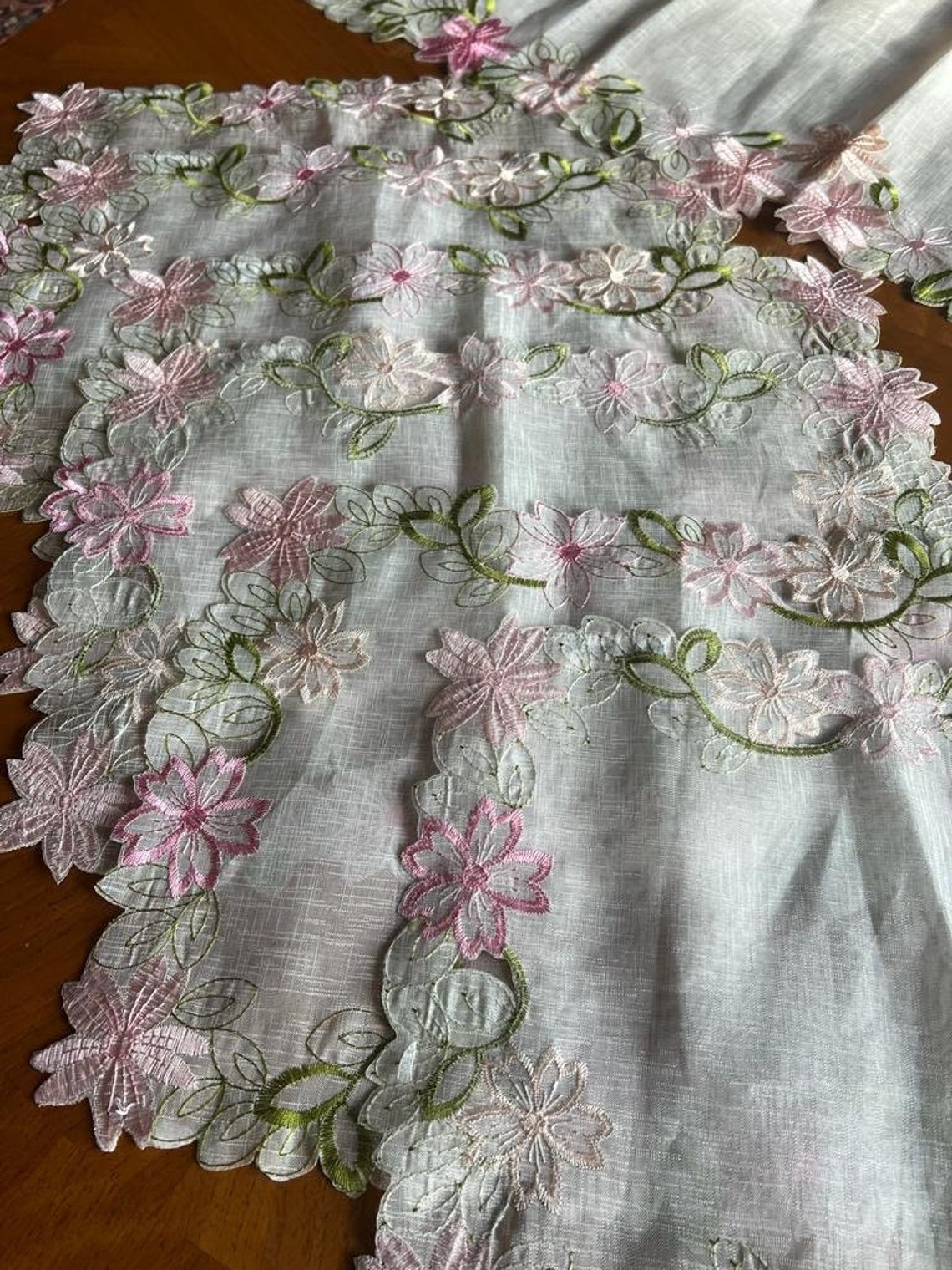 Hand-embroidered Table Mats Set of 6 With Pink Daisies and Matching ...