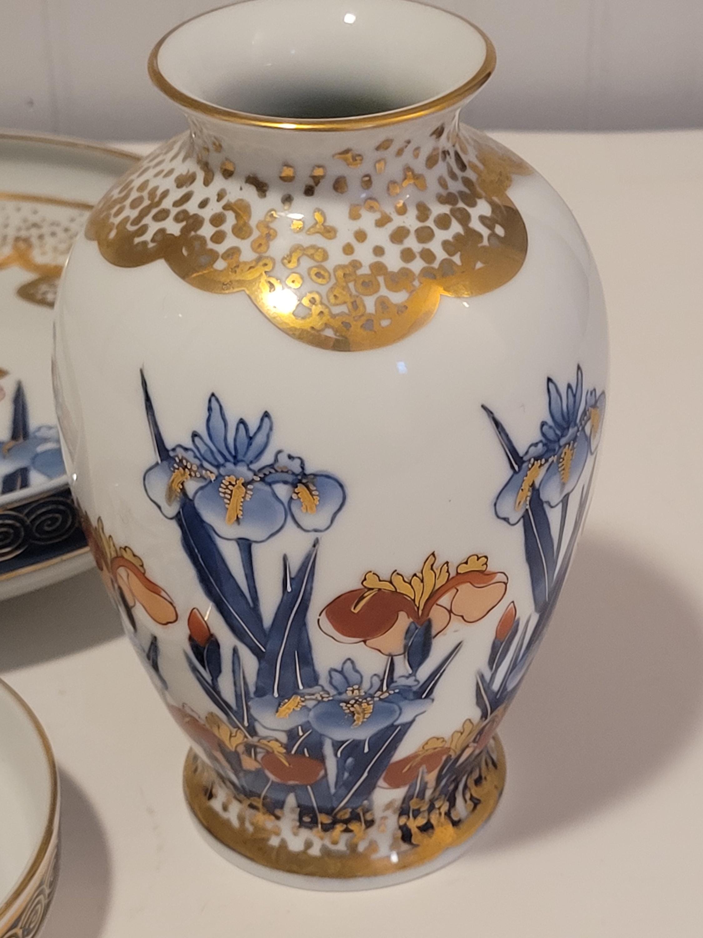 Gold Imari Hand Painted Porcelain Floral Vase With 2 Matching Dishes ...