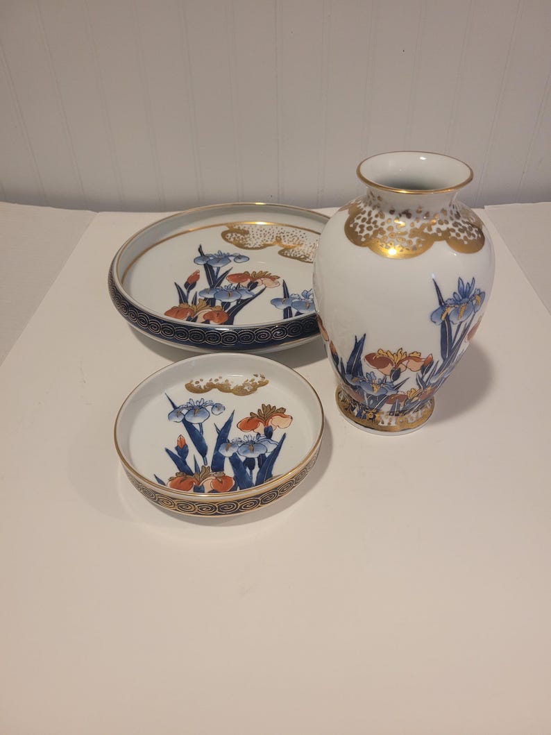Gold Imari Hand Painted Porcelain Floral Vase With 2 Matching Dishes ...