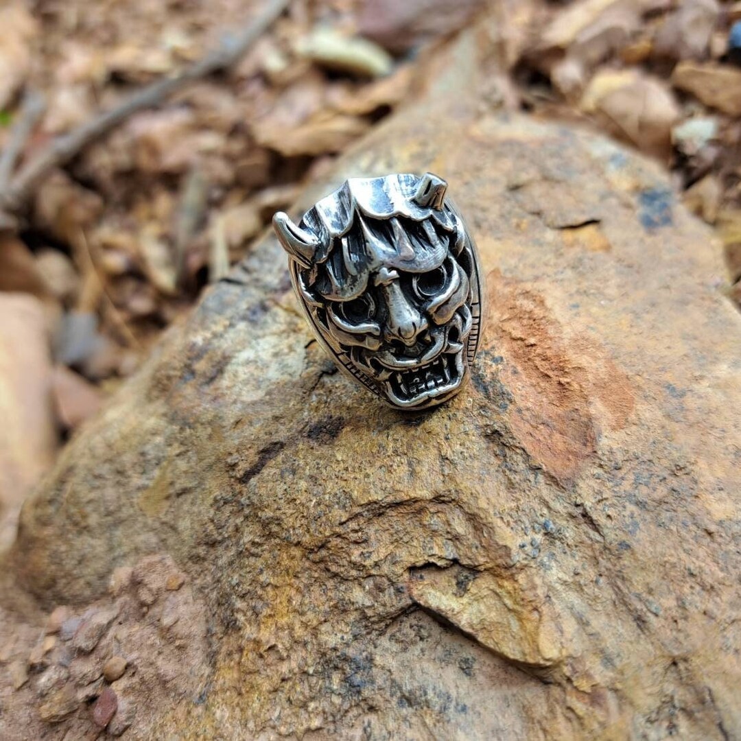 VINTAGE SHINEY DEMON Face Band Ring Size 10/11/12UK - Etsy