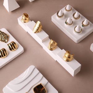Elegant Jewelry Display Gypsum Ring Holders Necklace Stand for Boutique ...